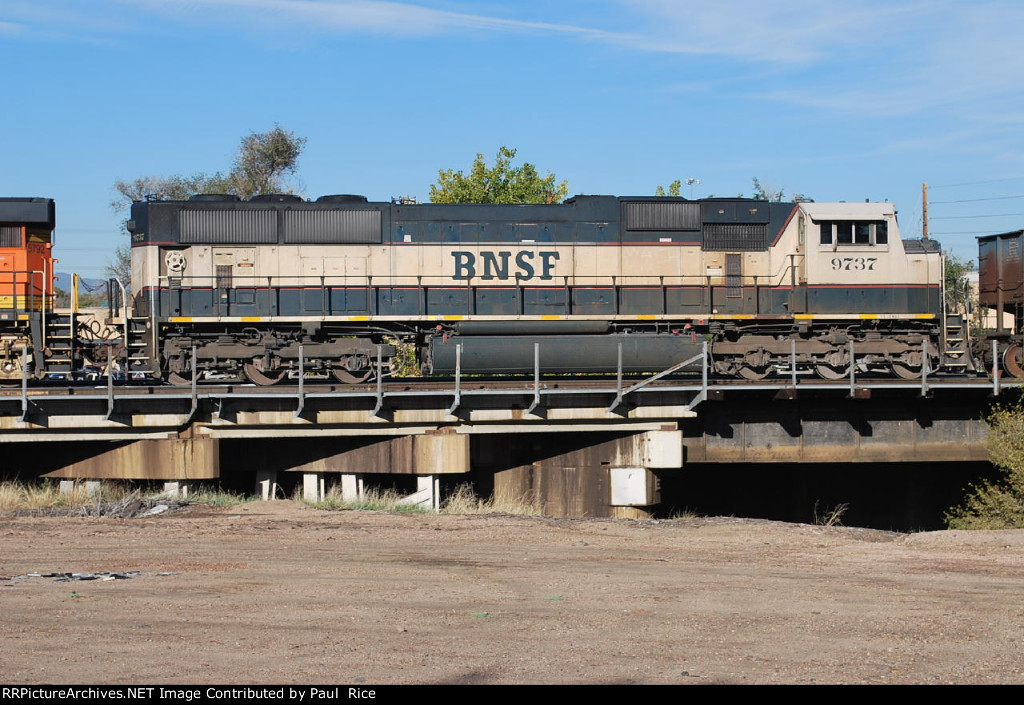 BNSF 9737